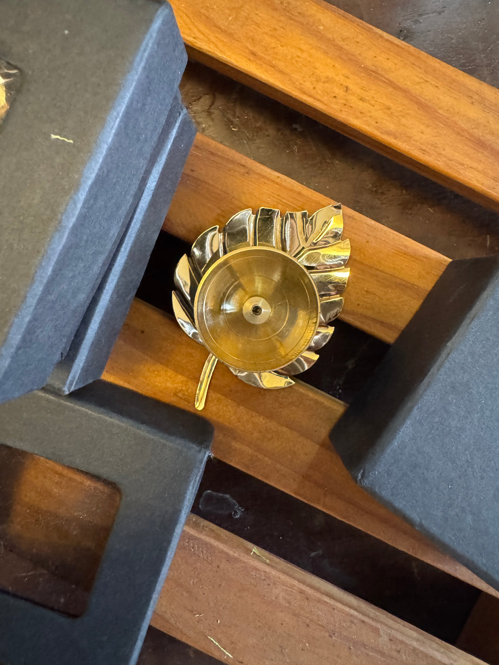 Leaf Batti Diya – Regalia Ornaments